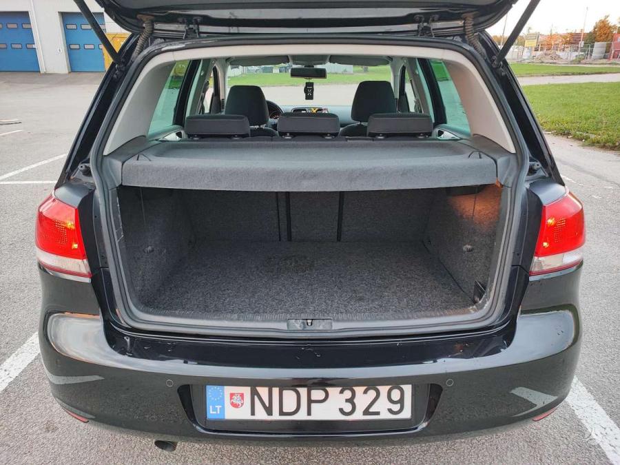 Melns Volkswagen Golf 2010 Šauļi, ar dzinēja tilpumu 1.60 L un nobraukumu 350 tūkst. km par 4000 €, foto 11 vietnē AUTOMOTO.COM.LV