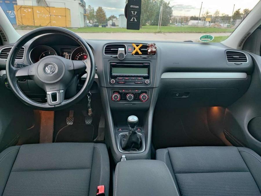 Melns Volkswagen Golf 2010 Šauļi, ar dzinēja tilpumu 1.60 L un nobraukumu 350 tūkst. km par 4000 €, foto 13 vietnē AUTOMOTO.COM.LV
