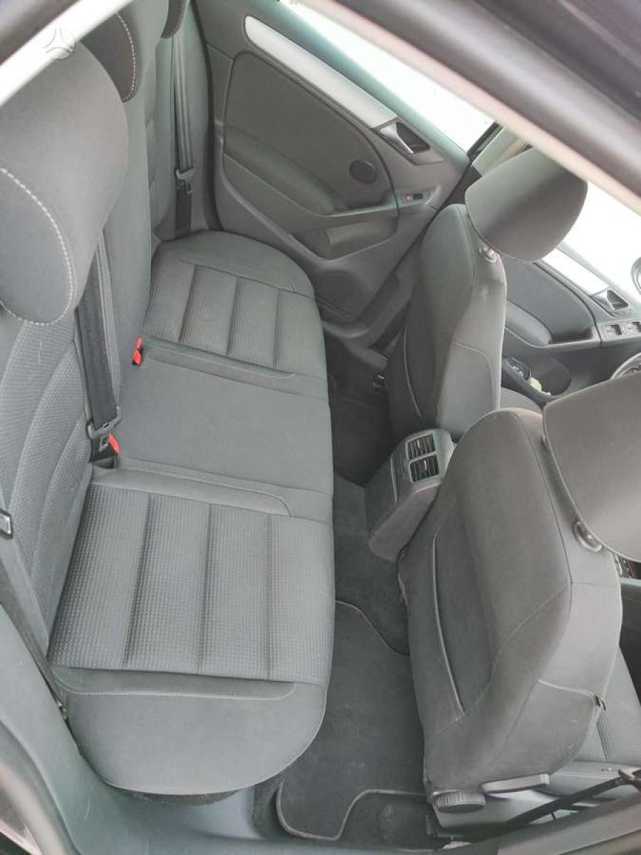 Melns Volkswagen Golf 2010 Šauļi, ar dzinēja tilpumu 1.60 L un nobraukumu 350 tūkst. km par 4000 €, foto 14 vietnē AUTOMOTO.COM.LV