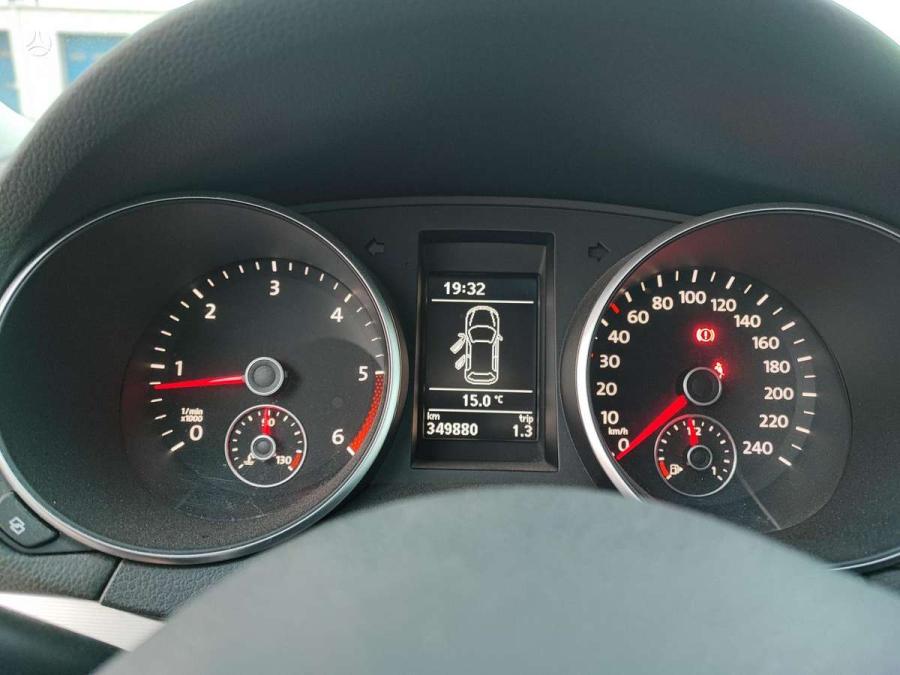 Melns Volkswagen Golf 2010 Šauļi, ar dzinēja tilpumu 1.60 L un nobraukumu 350 tūkst. km par 4000 €, foto 15 vietnē AUTOMOTO.COM.LV
