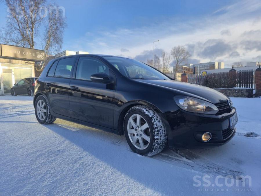 Melns Volkswagen Golf 2011 Rīga, ar dzinēja tilpumu 1.60 L un nobraukumu 400 tūkst. km par 3850 €, foto 1 vietnē AUTOMOTO.COM.LV