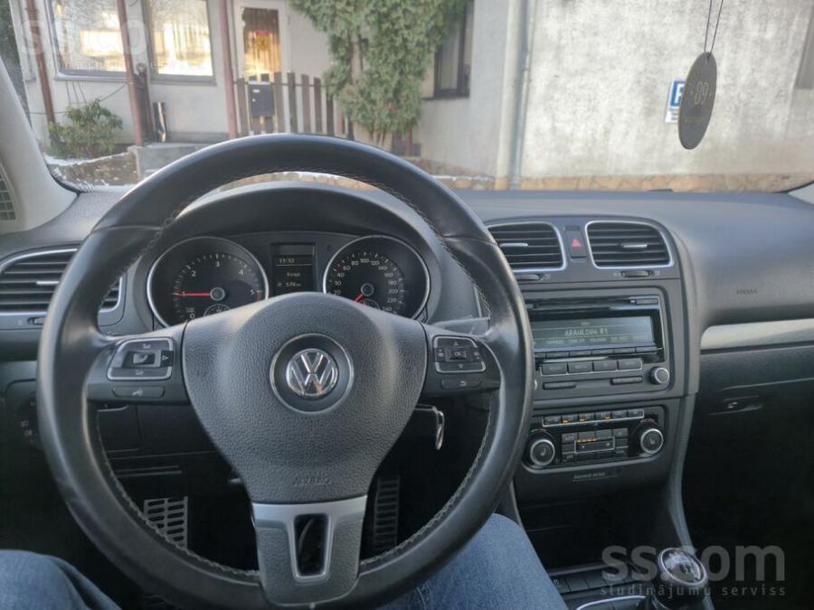 Melns Volkswagen Golf 2011 Rīga, ar dzinēja tilpumu 1.60 L un nobraukumu 400 tūkst. km par 3850 €, foto 5 vietnē AUTOMOTO.COM.LV