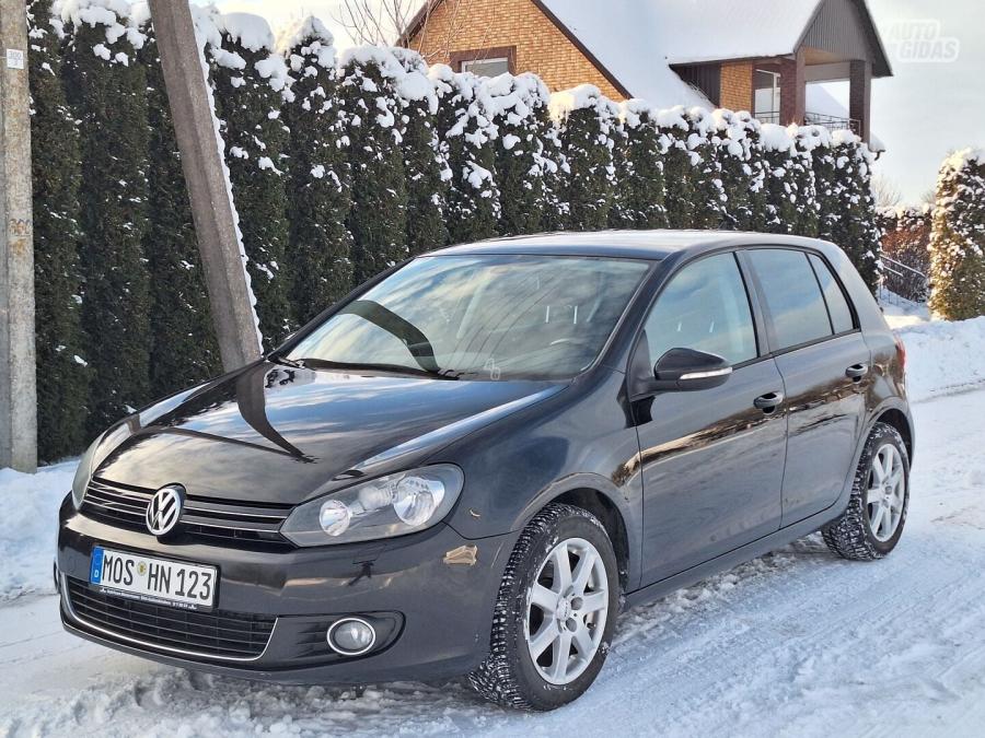 Black Volkswagen Golf 2011 in Mazeikiai, with an engine capacity of 1.60 L and mileage of 279 thousand km for 4400 €, photo 1 on AUTOMOTO.COM.LV