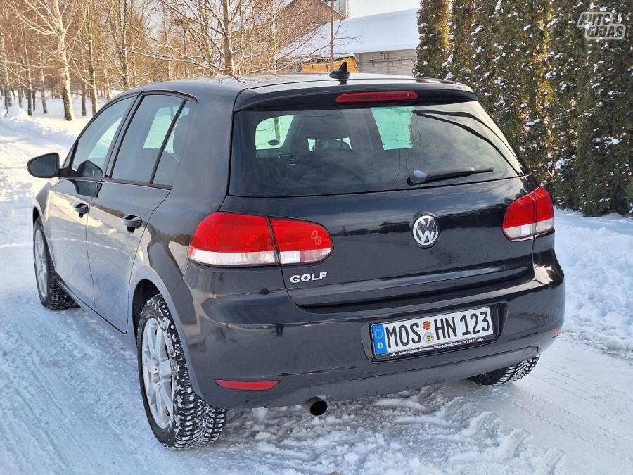 Black Volkswagen Golf 2011 in Mazeikiai, with an engine capacity of 1.60 L and mileage of 279 thousand km for 4400 €, photo 9 on AUTOMOTO.COM.LV