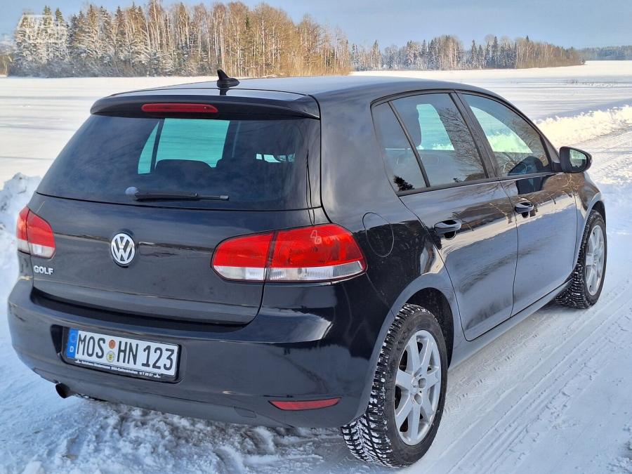 Black Volkswagen Golf 2011 in Mazeikiai, with an engine capacity of 1.60 L and mileage of 279 thousand km for 4400 €, photo 12 on AUTOMOTO.COM.LV