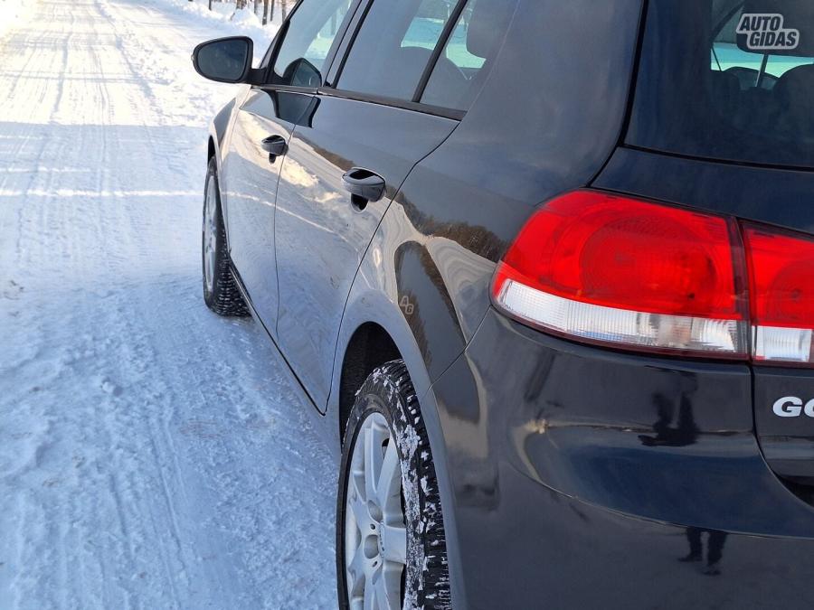 Black Volkswagen Golf 2011 in Mazeikiai, with an engine capacity of 1.60 L and mileage of 279 thousand km for 4400 €, photo 14 on AUTOMOTO.COM.LV