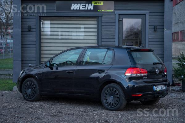 Melns Volkswagen Golf 2011 Liepāja, ar dzinēja tilpumu 1.20 L un nobraukumu 270 tūkst. km par 4000 €, foto 2 vietnē AUTOMOTO.COM.LV