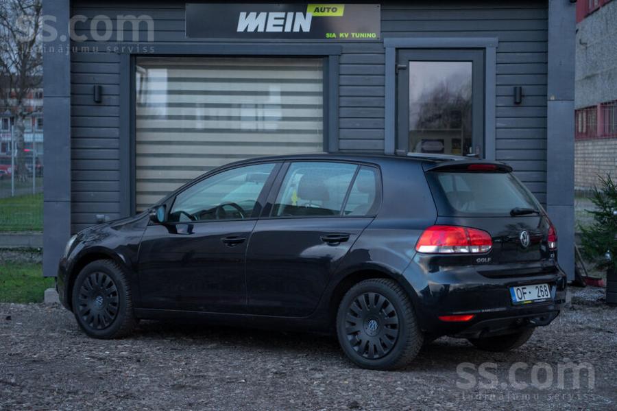 Melns Volkswagen Golf 2011 Liepāja, ar dzinēja tilpumu 1.20 L un nobraukumu 270 tūkst. km par 4000 €, foto 2 vietnē AUTOMOTO.COM.LV