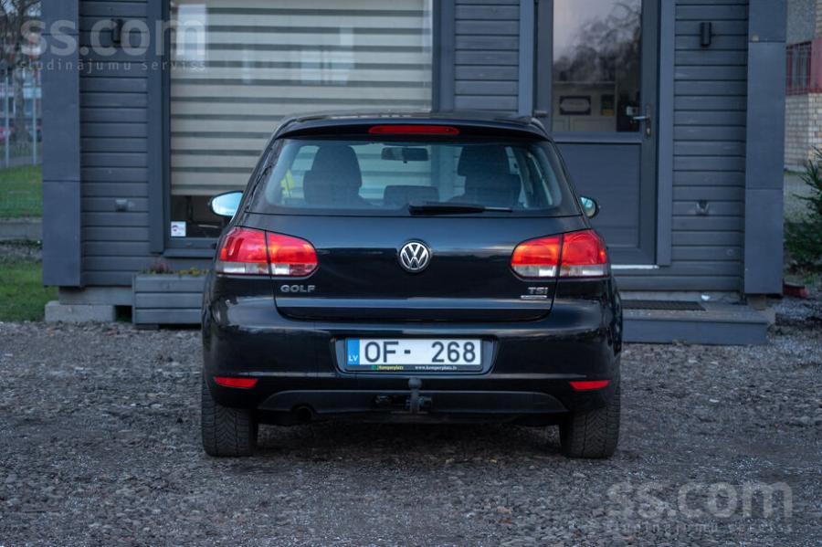 Melns Volkswagen Golf 2011 Liepāja, ar dzinēja tilpumu 1.20 L un nobraukumu 270 tūkst. km par 4000 €, foto 3 vietnē AUTOMOTO.COM.LV