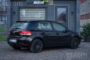 Melns Volkswagen Golf 2011 Liepāja, ar dzinēja tilpumu 1.20 L un nobraukumu 270 tūkst. km par 4000 €, foto 4 vietnē AUTOMOTO.COM.LV