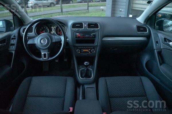 Melns Volkswagen Golf 2011 Liepāja, ar dzinēja tilpumu 1.20 L un nobraukumu 270 tūkst. km par 4000 €, foto 7 vietnē AUTOMOTO.COM.LV