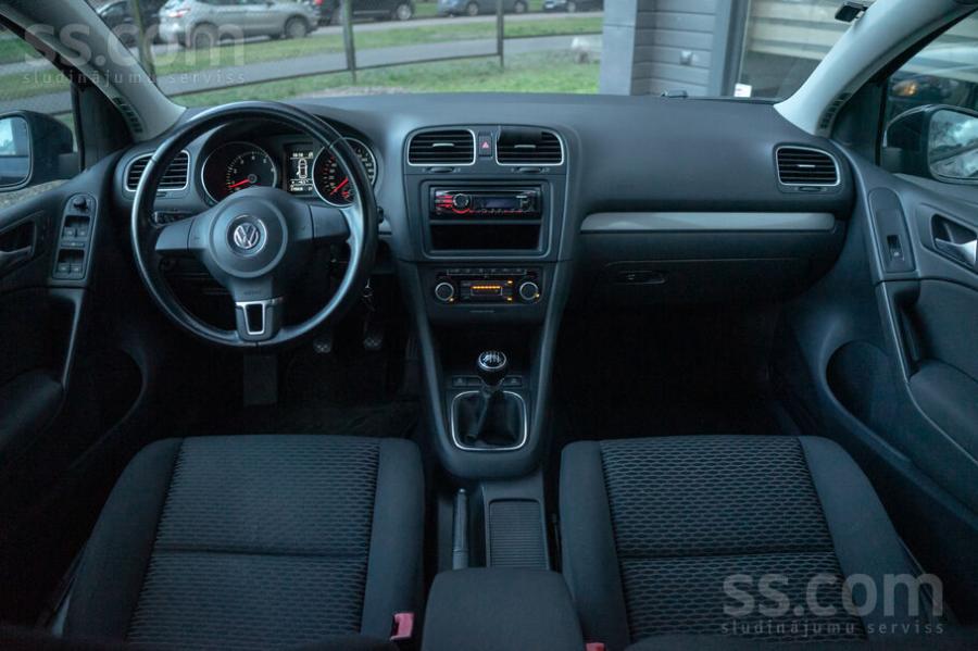 Melns Volkswagen Golf 2011 Liepāja, ar dzinēja tilpumu 1.20 L un nobraukumu 270 tūkst. km par 4000 €, foto 7 vietnē AUTOMOTO.COM.LV