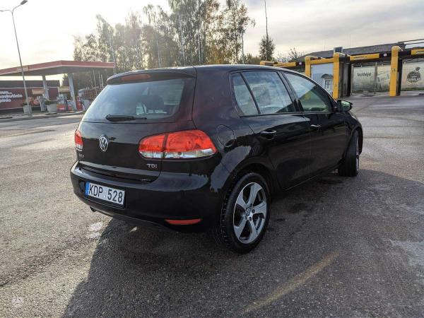 Melns Volkswagen Golf 2011 Šakiai, ar dzinēja tilpumu 1.60 L un nobraukumu 201 tūkst. km par 3800 €, foto 5 vietnē AUTOMOTO.COM.LV