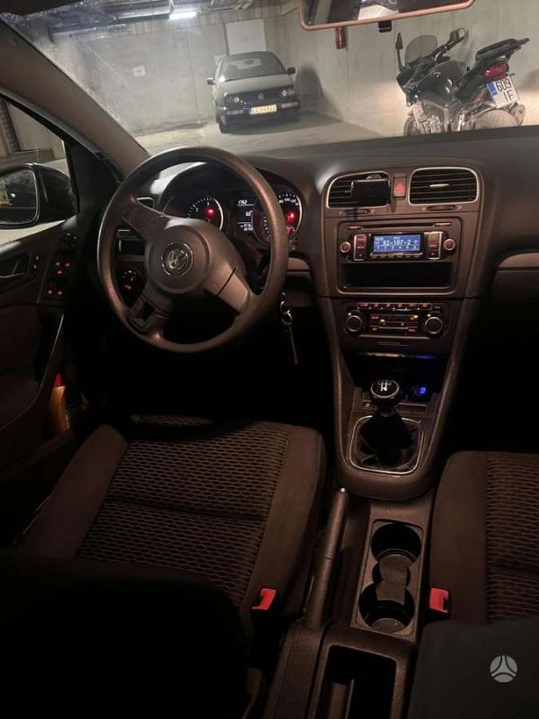 Melns Volkswagen Golf 2011 Viļņa, ar dzinēja tilpumu 1.60 L un nobraukumu 267 tūkst. km par 3600 €, foto 6 vietnē AUTOMOTO.COM.LV