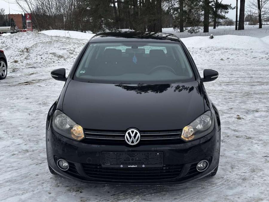 Black Volkswagen Golf 2011 in Utena, with an engine capacity of 1.60 L and mileage of 301 thousand km for 3550 €, photo 2 on AUTOMOTO.COM.LV
