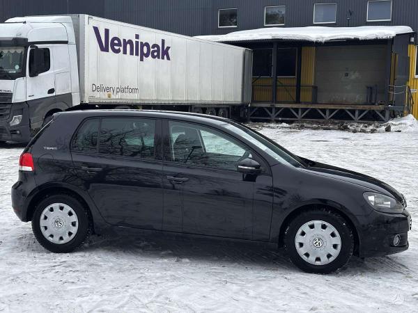 Melns Volkswagen Golf 2011 Utena, ar dzinēja tilpumu 1.60 L un nobraukumu 301 tūkst. km par 3550 €, foto 4 vietnē AUTOMOTO.COM.LV