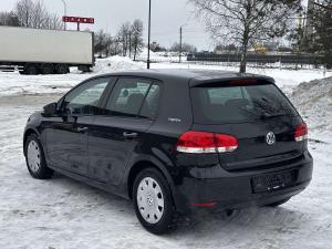 Black Volkswagen Golf 2011 in Utena, with an engine capacity of 1.60 L and mileage of 301 thousand km for 3550 €, photo 7 on AUTOMOTO.COM.LV