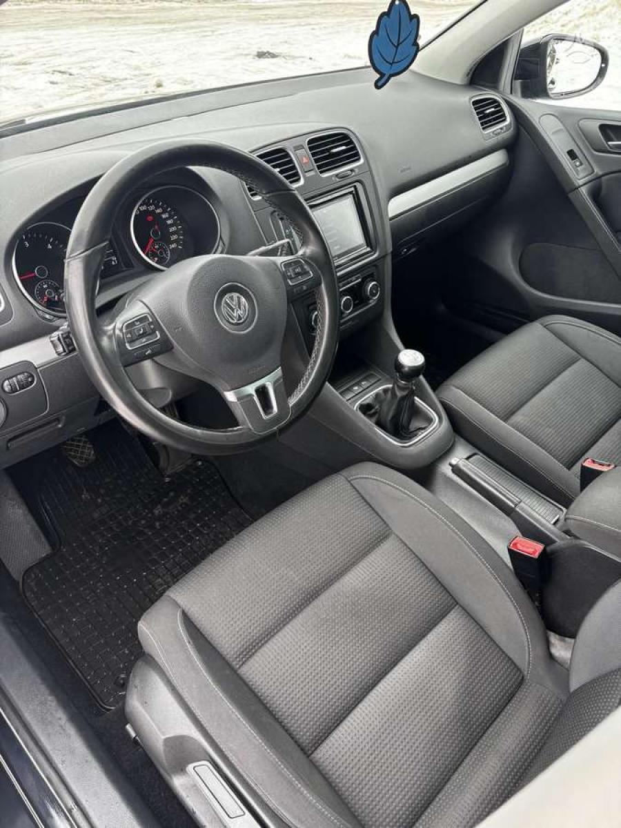 Black Volkswagen Golf 2011 in Utena, with an engine capacity of 1.60 L and mileage of 301 thousand km for 3550 €, photo 9 on AUTOMOTO.COM.LV
