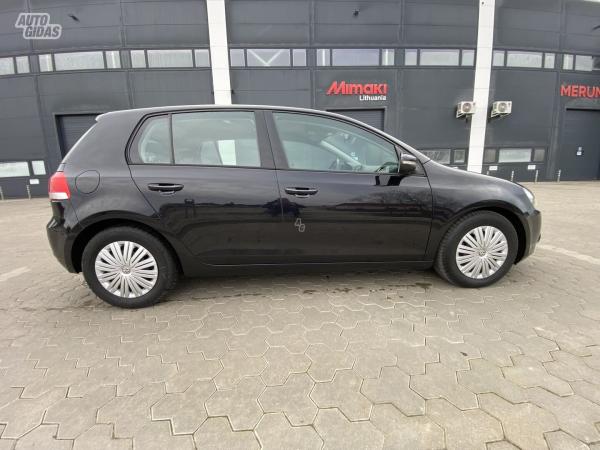 Melns Volkswagen Golf 2011 Viļņa, ar dzinēja tilpumu 1.60 L un nobraukumu 376 tūkst. km par 4200 €, foto 5 vietnē AUTOMOTO.COM.LV