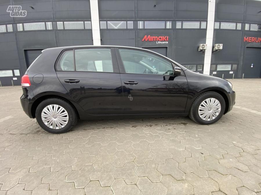 Melns Volkswagen Golf 2011 Viļņa, ar dzinēja tilpumu 1.60 L un nobraukumu 376 tūkst. km par 4200 €, foto 5 vietnē AUTOMOTO.COM.LV