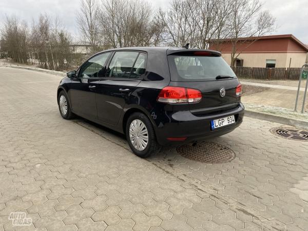 Melns Volkswagen Golf 2011 Viļņa, ar dzinēja tilpumu 1.60 L un nobraukumu 376 tūkst. km par 4200 €, foto 8 vietnē AUTOMOTO.COM.LV