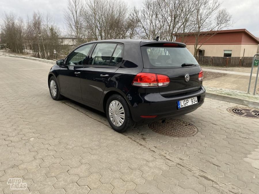 Melns Volkswagen Golf 2011 Viļņa, ar dzinēja tilpumu 1.60 L un nobraukumu 376 tūkst. km par 4200 €, foto 8 vietnē AUTOMOTO.COM.LV