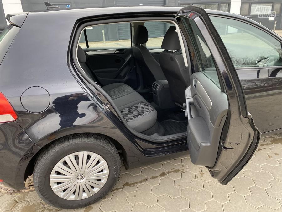 Melns Volkswagen Golf 2011 Viļņa, ar dzinēja tilpumu 1.60 L un nobraukumu 376 tūkst. km par 4200 €, foto 17 vietnē AUTOMOTO.COM.LV