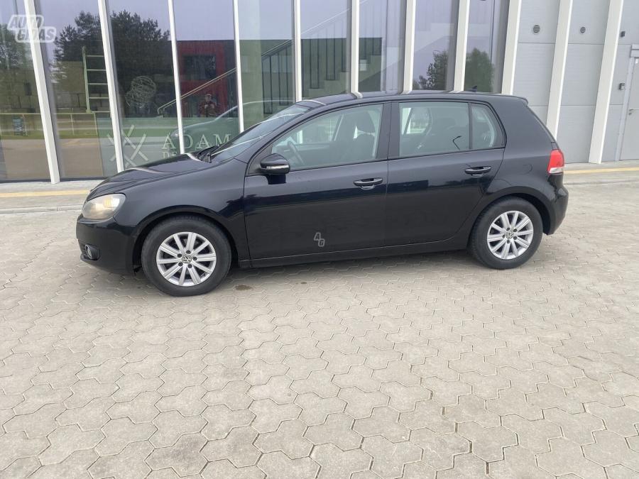 Melns Volkswagen Golf 2011 Viļņa, ar dzinēja tilpumu 1.60 L un nobraukumu 376 tūkst. km par 3700 €, foto 3 vietnē AUTOMOTO.COM.LV