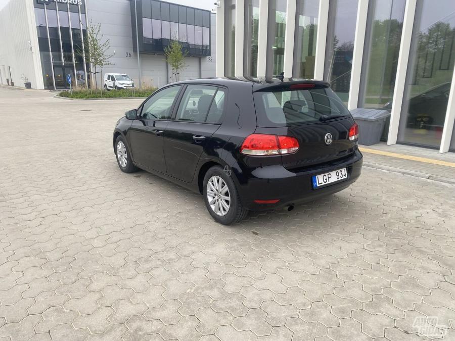 Melns Volkswagen Golf 2011 Viļņa, ar dzinēja tilpumu 1.60 L un nobraukumu 376 tūkst. km par 3700 €, foto 4 vietnē AUTOMOTO.COM.LV