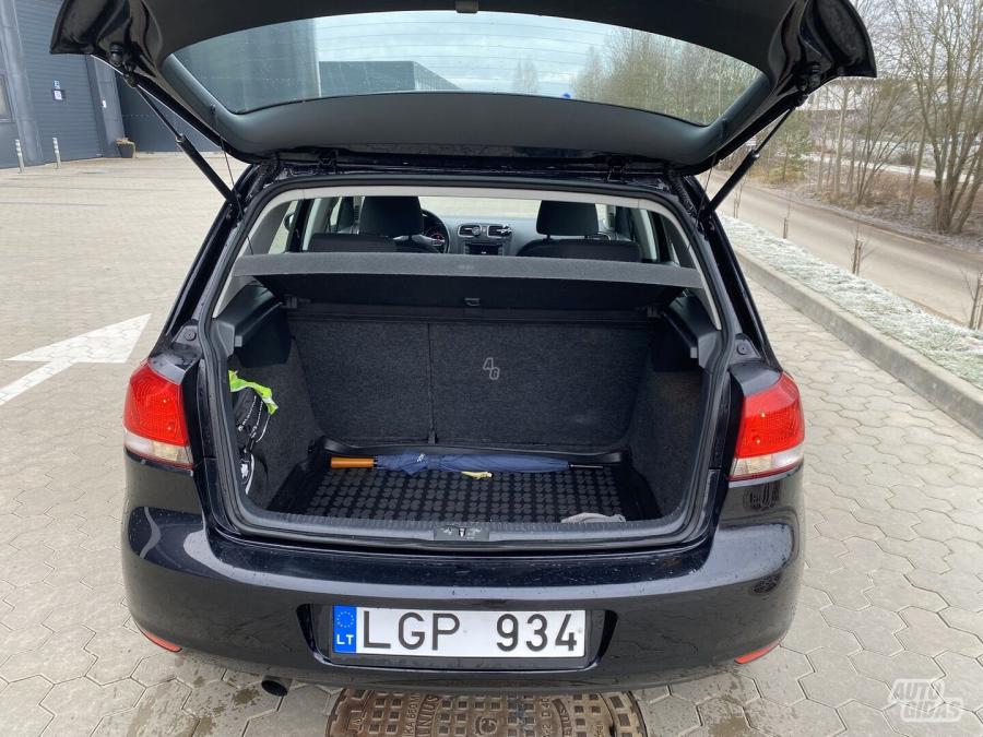 Melns Volkswagen Golf 2011 Viļņa, ar dzinēja tilpumu 1.60 L un nobraukumu 376 tūkst. km par 3700 €, foto 9 vietnē AUTOMOTO.COM.LV