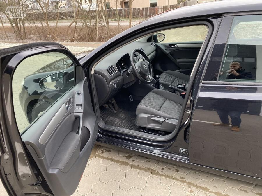 Melns Volkswagen Golf 2011 Viļņa, ar dzinēja tilpumu 1.60 L un nobraukumu 376 tūkst. km par 3700 €, foto 13 vietnē AUTOMOTO.COM.LV