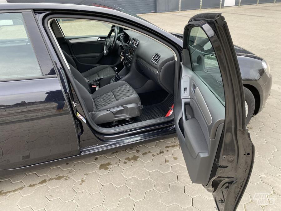 Melns Volkswagen Golf 2011 Viļņa, ar dzinēja tilpumu 1.60 L un nobraukumu 376 tūkst. km par 3700 €, foto 16 vietnē AUTOMOTO.COM.LV