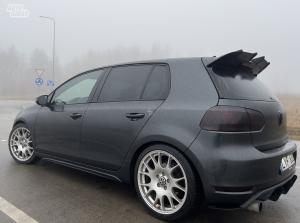 Melns Volkswagen Golf 2011 Šauļi, ar dzinēja tilpumu 2.00 L un nobraukumu 264 tūkst. km par 7000 €, foto 3 vietnē AUTOMOTO.COM.LV