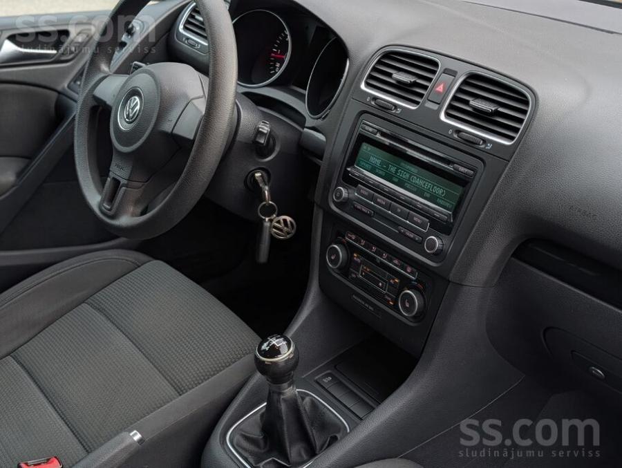 Melns Volkswagen Golf 2011 Jūrmala, ar dzinēja tilpumu 1.60 L un nobraukumu 297 tūkst. km par 2700 €, foto 22 vietnē AUTOMOTO.COM.LV