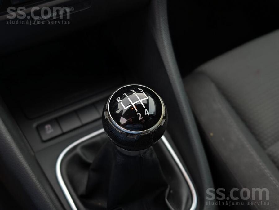 Melns Volkswagen Golf 2011 Jūrmala, ar dzinēja tilpumu 1.60 L un nobraukumu 297 tūkst. km par 2700 €, foto 25 vietnē AUTOMOTO.COM.LV