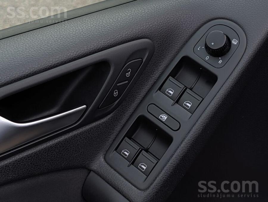 Melns Volkswagen Golf 2011 Jūrmala, ar dzinēja tilpumu 1.60 L un nobraukumu 297 tūkst. km par 2700 €, foto 26 vietnē AUTOMOTO.COM.LV