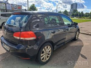 Black Volkswagen Golf 2011 in Riga, with an engine capacity of 1.60 L and mileage of 316 thousand km for 2800 €, photo 4 on AUTOMOTO.COM.LV
