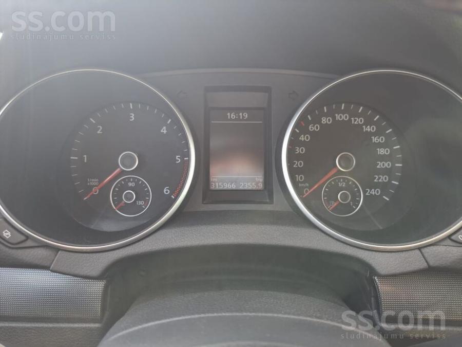 Black Volkswagen Golf 2011 in Riga, with an engine capacity of 1.60 L and mileage of 316 thousand km for 2800 €, photo 10 on AUTOMOTO.COM.LV