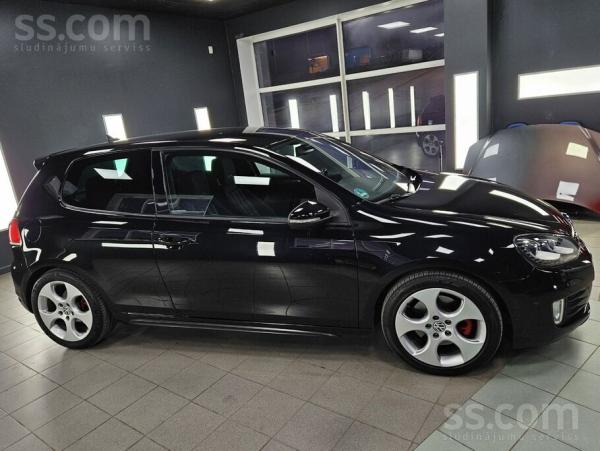 Black Volkswagen Golf 2011 in Cesis, with an engine capacity of 2.00 L and mileage of 139 thousand km for 9450 €, photo 3 on AUTOMOTO.COM.LV