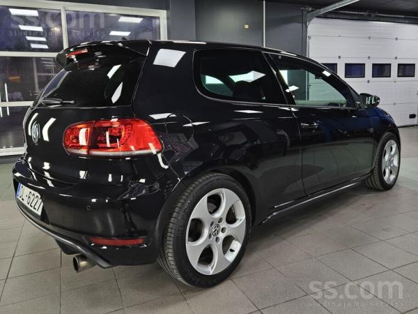 Black Volkswagen Golf 2011 in Cesis, with an engine capacity of 2.00 L and mileage of 139 thousand km for 9450 €, photo 4 on AUTOMOTO.COM.LV