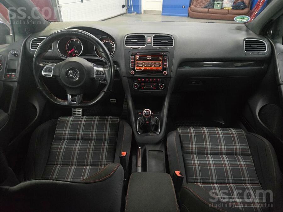 Melns Volkswagen Golf 2011 Cēsis, ar dzinēja tilpumu 2.00 L un nobraukumu 139 tūkst. km par 9450 €, foto 8 vietnē AUTOMOTO.COM.LV