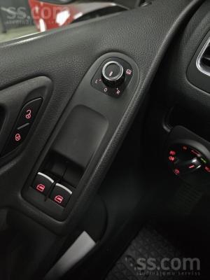 Melns Volkswagen Golf 2011 Cēsis, ar dzinēja tilpumu 2.00 L un nobraukumu 139 tūkst. km par 9450 €, foto 12 vietnē AUTOMOTO.COM.LV
