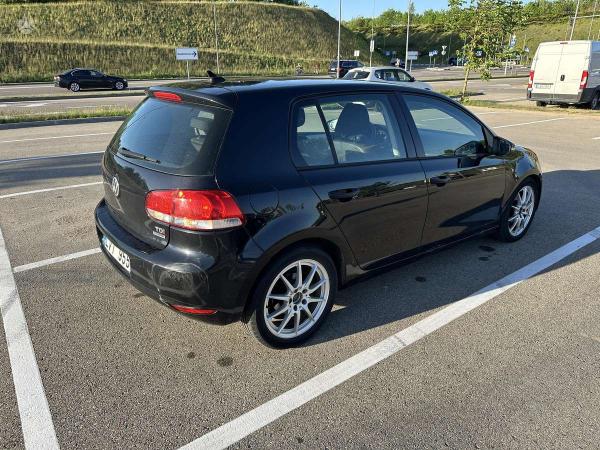 Black Volkswagen Golf 2011 in Vilnius, with an engine capacity of 1.60 L and mileage of 350 thousand km for 2200 €, photo 2 on AUTOMOTO.COM.LV