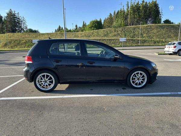 Black Volkswagen Golf 2011 in Vilnius, with an engine capacity of 1.60 L and mileage of 350 thousand km for 2200 €, photo 3 on AUTOMOTO.COM.LV