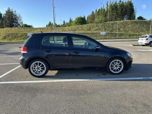 Melns Volkswagen Golf 2011 Viļņa, ar dzinēja tilpumu 1.60 L un nobraukumu 350 tūkst. km par 2200 €, foto 4 vietnē AUTOMOTO.COM.LV