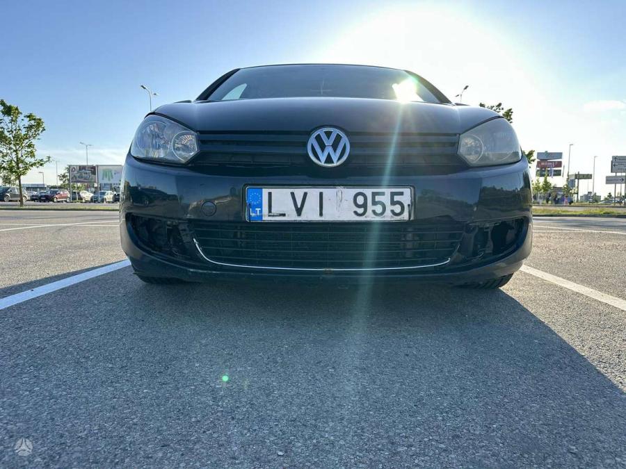 Melns Volkswagen Golf 2011 Viļņa, ar dzinēja tilpumu 1.60 L un nobraukumu 350 tūkst. km par 2200 €, foto 5 vietnē AUTOMOTO.COM.LV