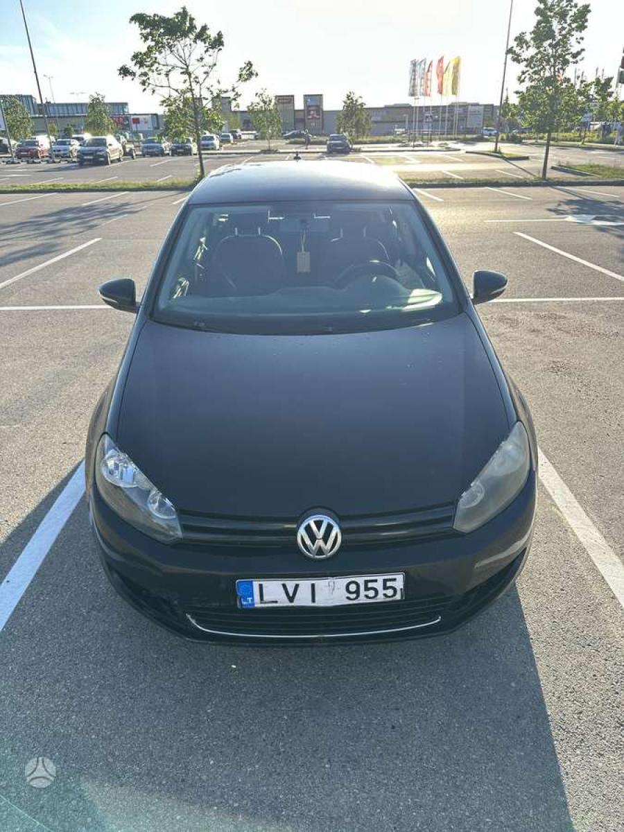 Melns Volkswagen Golf 2011 Viļņa, ar dzinēja tilpumu 1.60 L un nobraukumu 350 tūkst. km par 2200 €, foto 7 vietnē AUTOMOTO.COM.LV