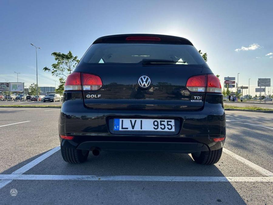 Melns Volkswagen Golf 2011 Viļņa, ar dzinēja tilpumu 1.60 L un nobraukumu 350 tūkst. km par 2200 €, foto 11 vietnē AUTOMOTO.COM.LV