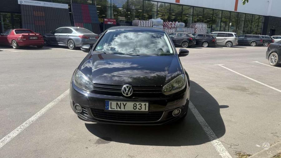 Black Volkswagen Golf 2011 in Kaunas, with an engine capacity of 1.60 L and mileage of 268 thousand km for 4800 €, photo 3 on AUTOMOTO.COM.LV