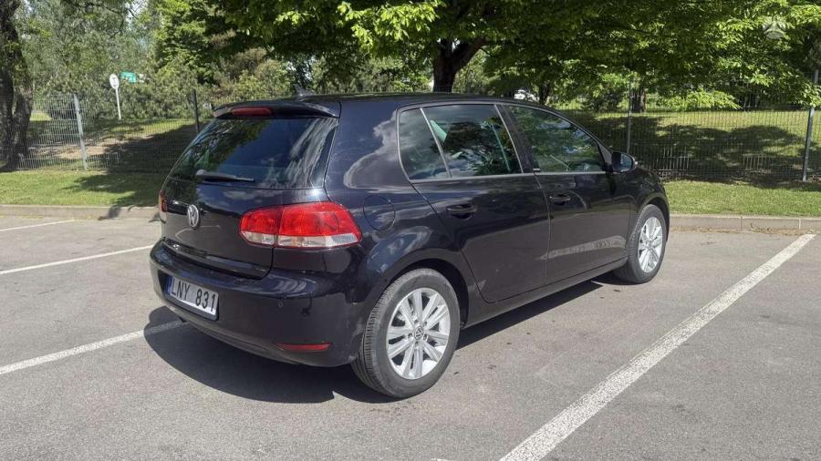 Black Volkswagen Golf 2011 in Kaunas, with an engine capacity of 1.60 L and mileage of 268 thousand km for 4800 €, photo 6 on AUTOMOTO.COM.LV
